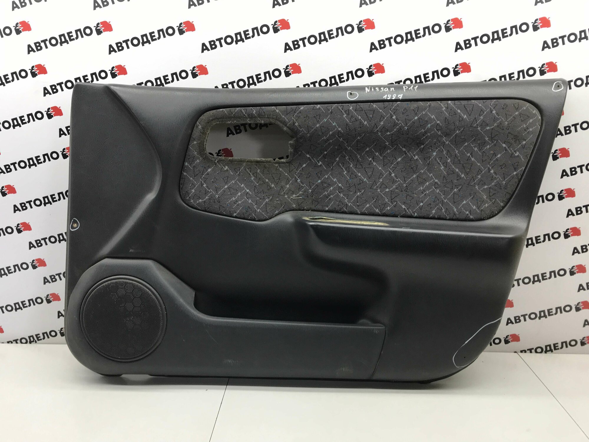 Обшивка двери перед прав Nissan Primera P11E 1997г