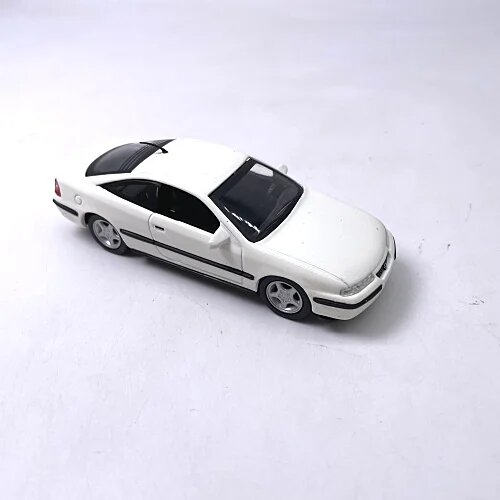 Модель Opel Calibra 1/43 металл 1995 белый