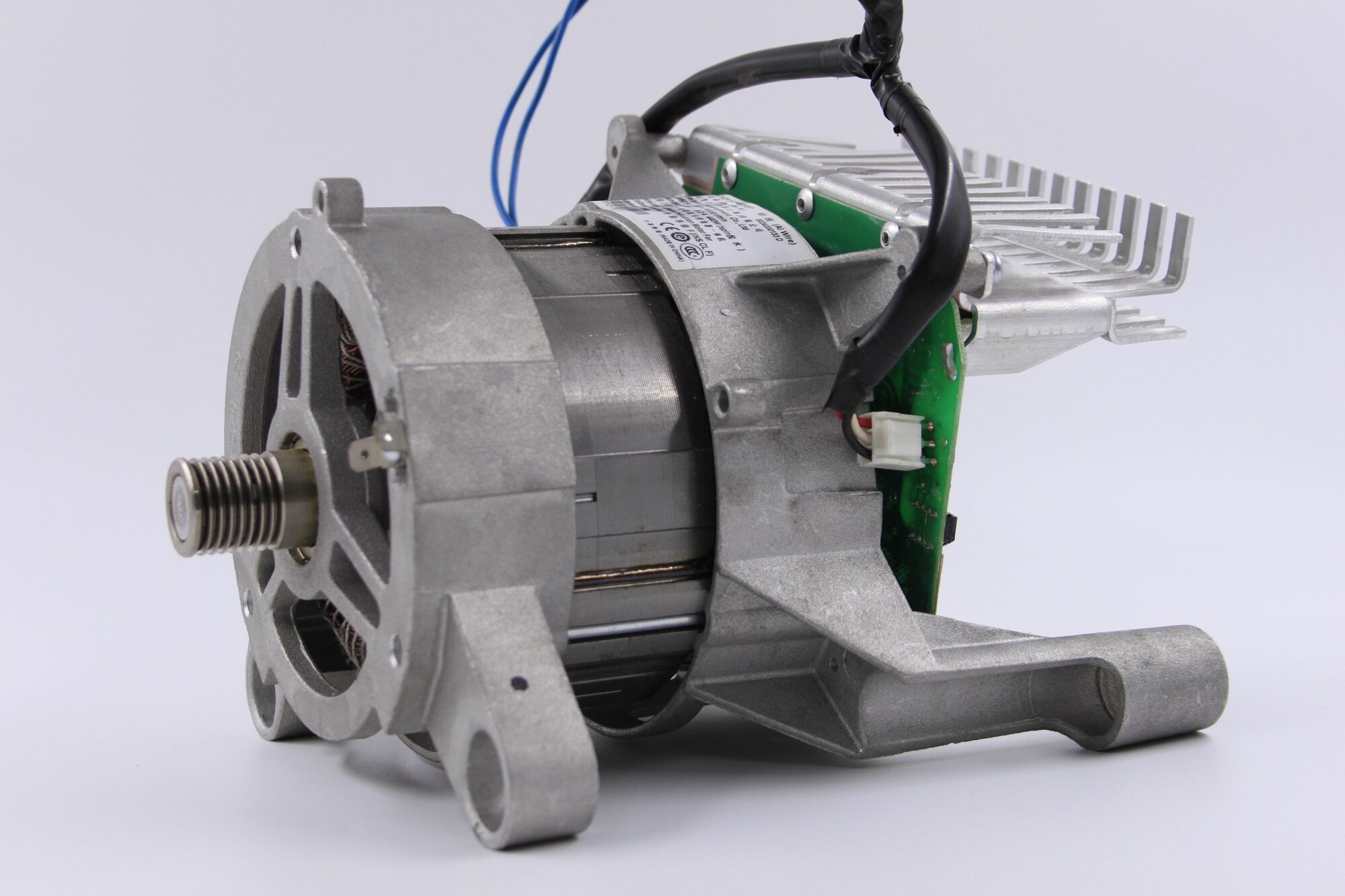 Двигатель инверторный для cтиpальныx мaшин Haier 5kmc121yta00107