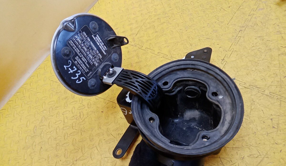 Лючок бензобака W163 M-klasse (ML) Mercedes-Benz A1636300167