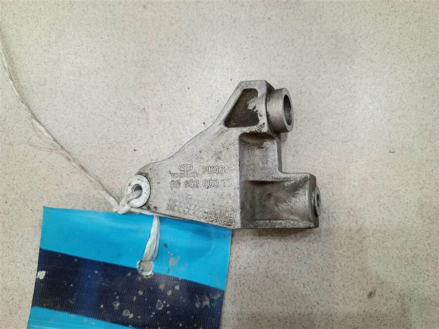 Кронштейн генератора от Chevrolet Lacetti J200 2003-2013