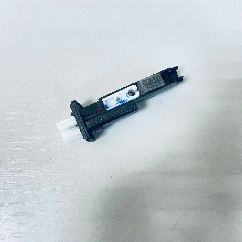 Замок лючка бензобака Renault 788276143R Arkana Captur Daster