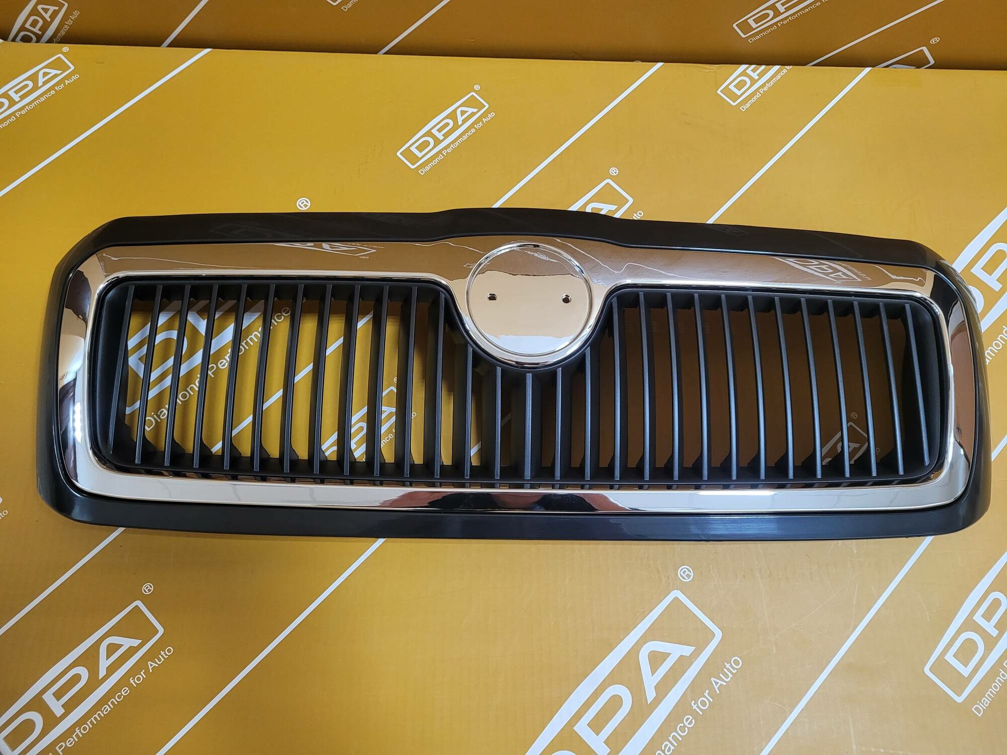 Решетка радиатора в сборе Skoda Octavia Tour дорестайлинг 1997-2000 (ОЕ: 1U0853653/1U0853661/1U0853665)