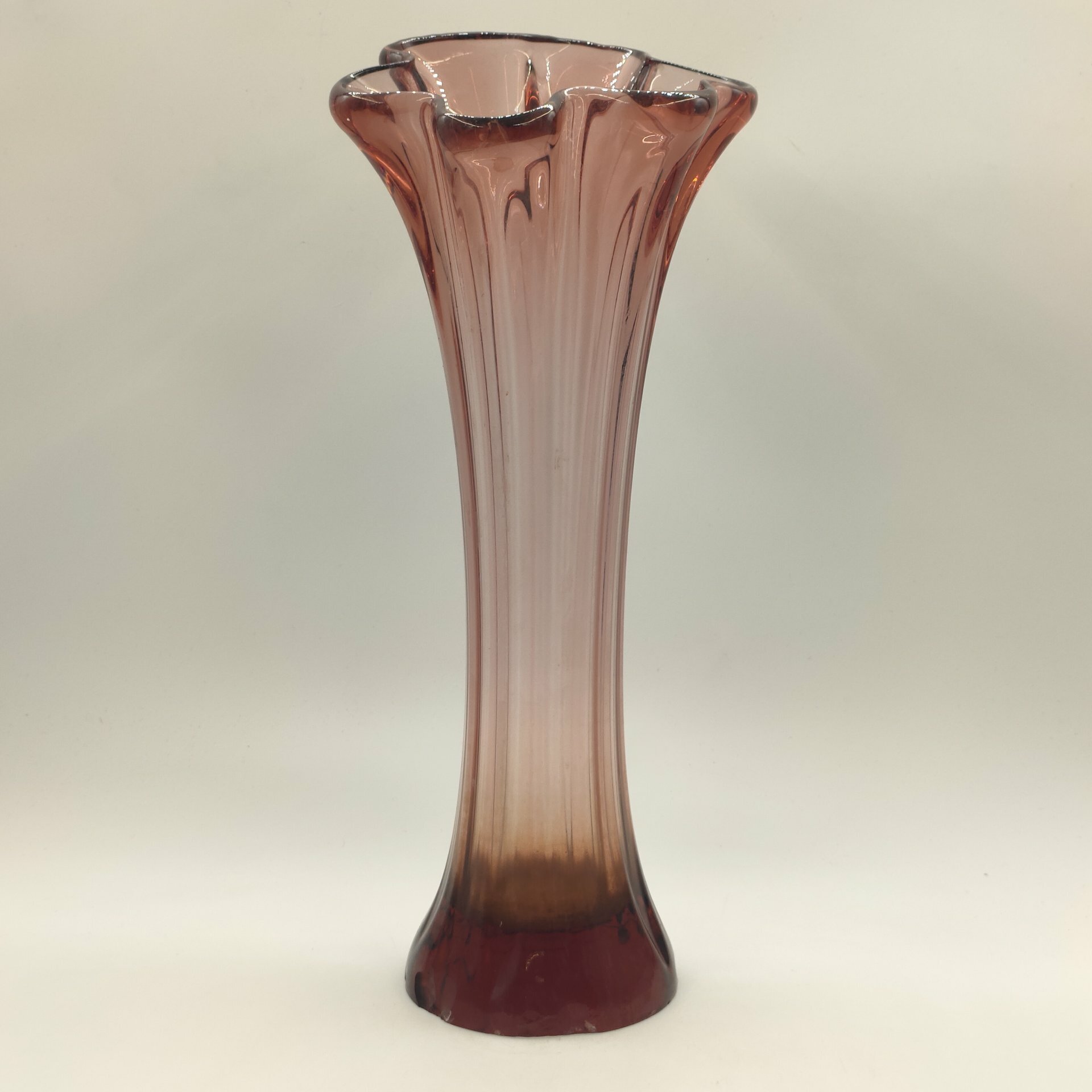 Ваза "Медуза", автор Гусарс А. П, цветное стекло, гутная техника