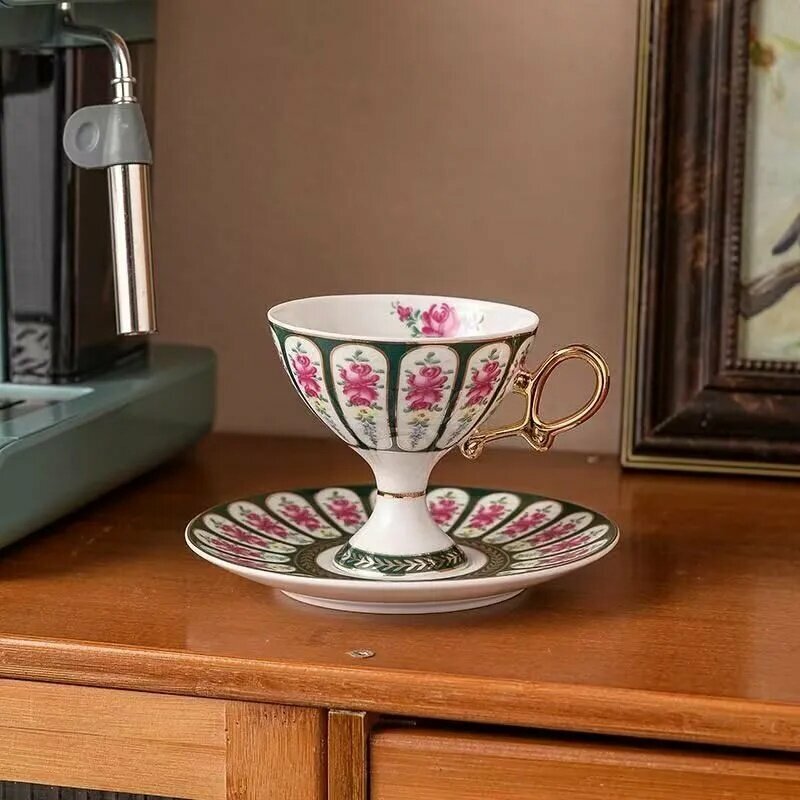 Чайная пара "(Высокая ножка - зеленая чашка) маленькая талия - набор кофейных чашек и блюдец" 180 мл на 1 перс.