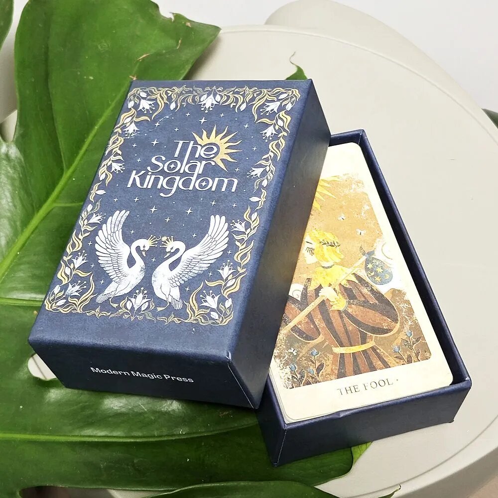 Колода карт Таро The Solar Kingdom Tarot, 78 карт + 8 страниц гида, компактный формат 12х7 см, яркие иллюстрации для гаданий и самопознания, подарок эзотерикам