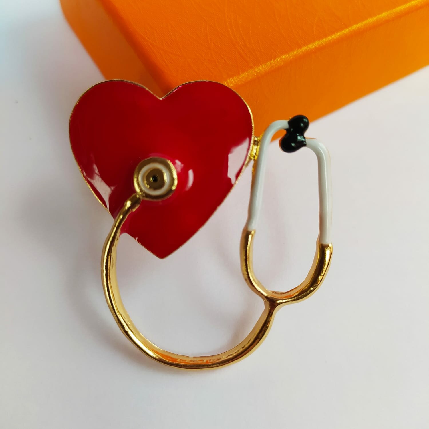 Брошь, эмаль