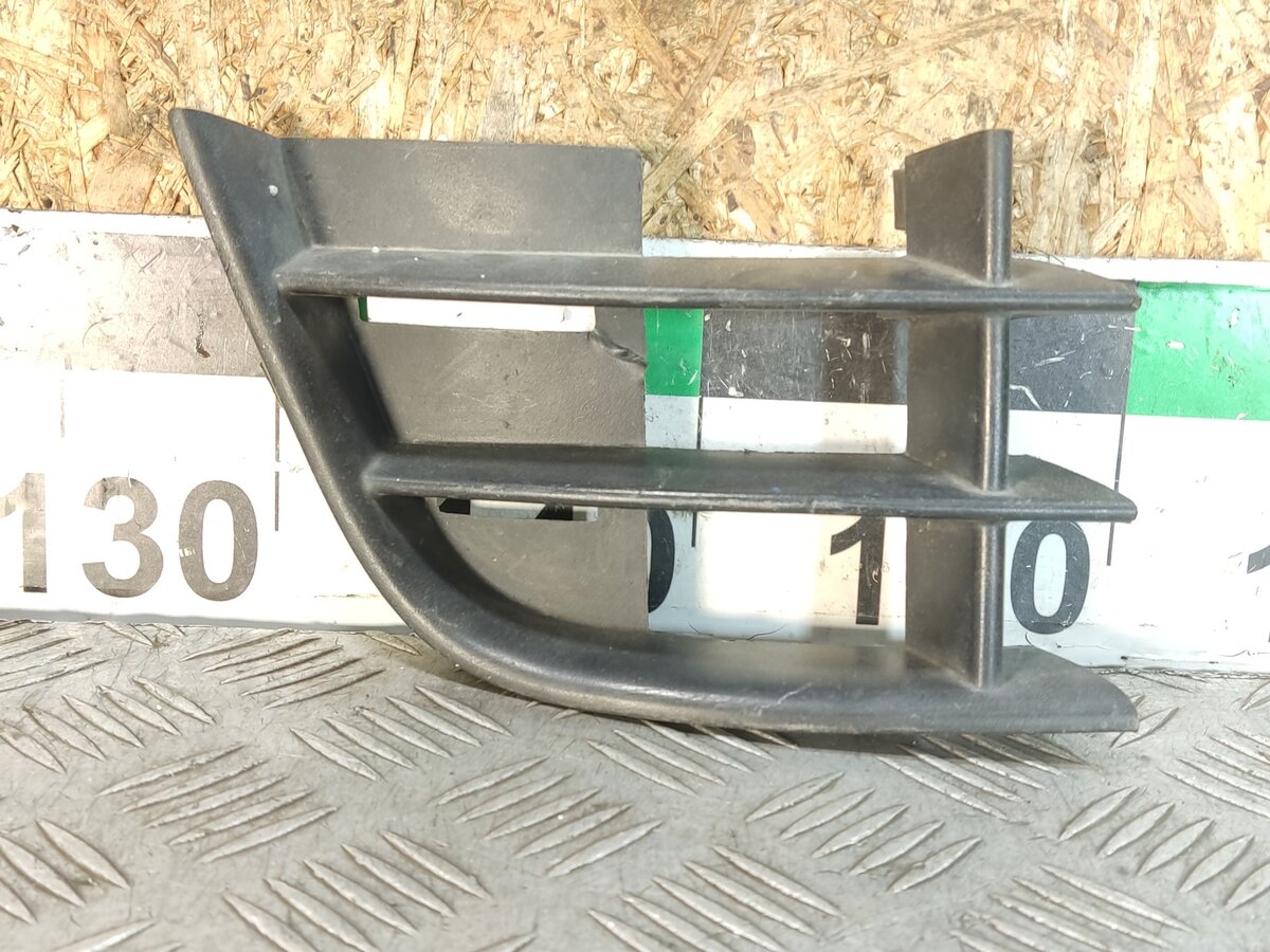 Решетка в бампер правая SKODA Fabia 2007 2015 5J0853666