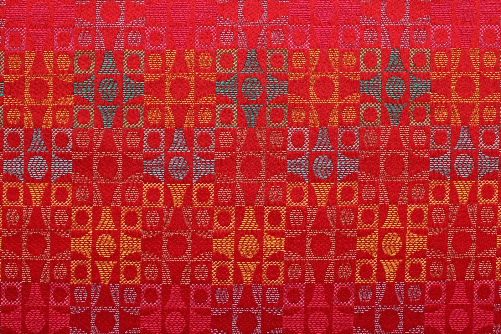 Ткань Жаккард ярко-красный с геометрическим узором в бежевом, жёлтом и голубовато-синем цвете, 410 г/пм, ш137см, 0,5 м