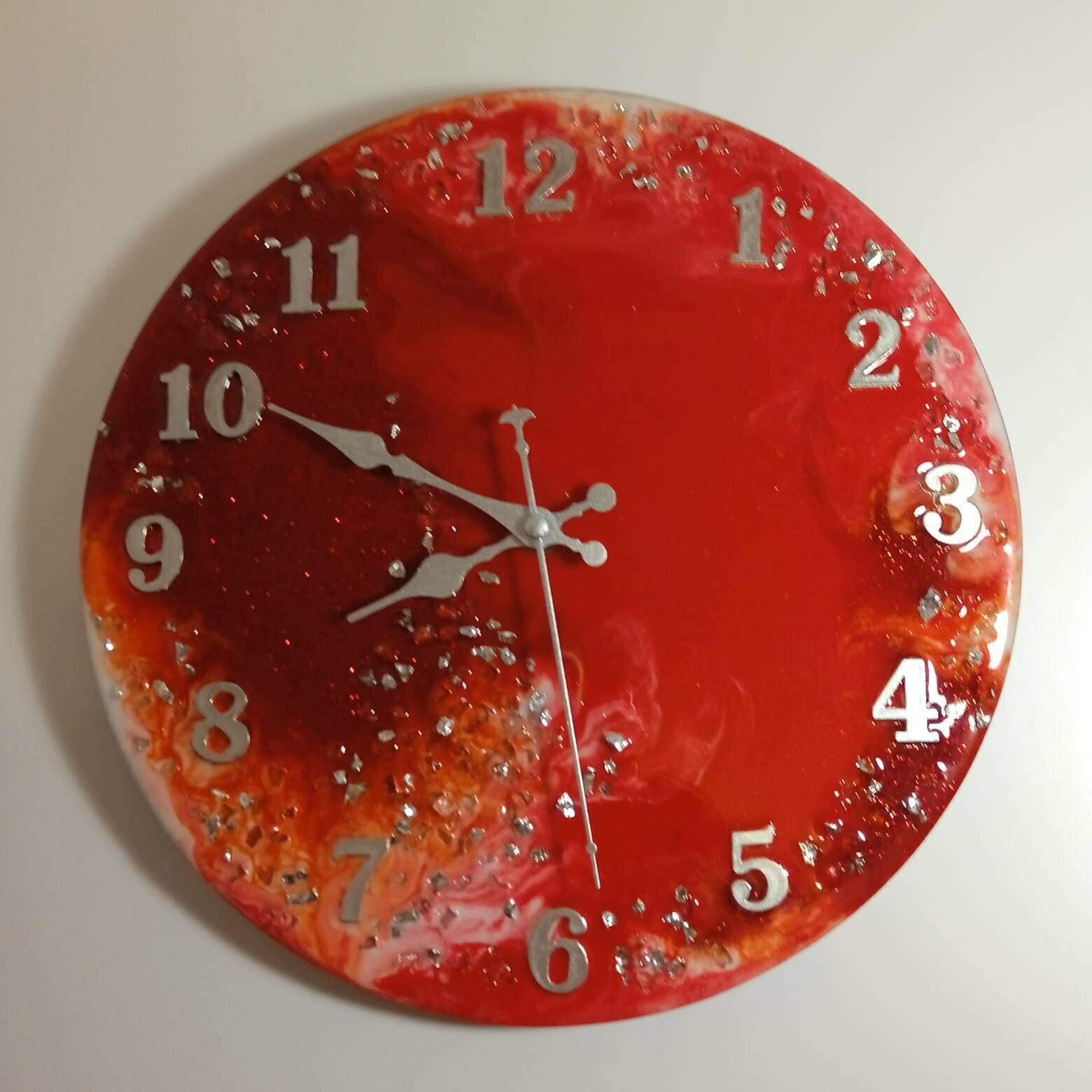 Часы "Секрет мастера" из эпоксидной смолы - диаметр 30см