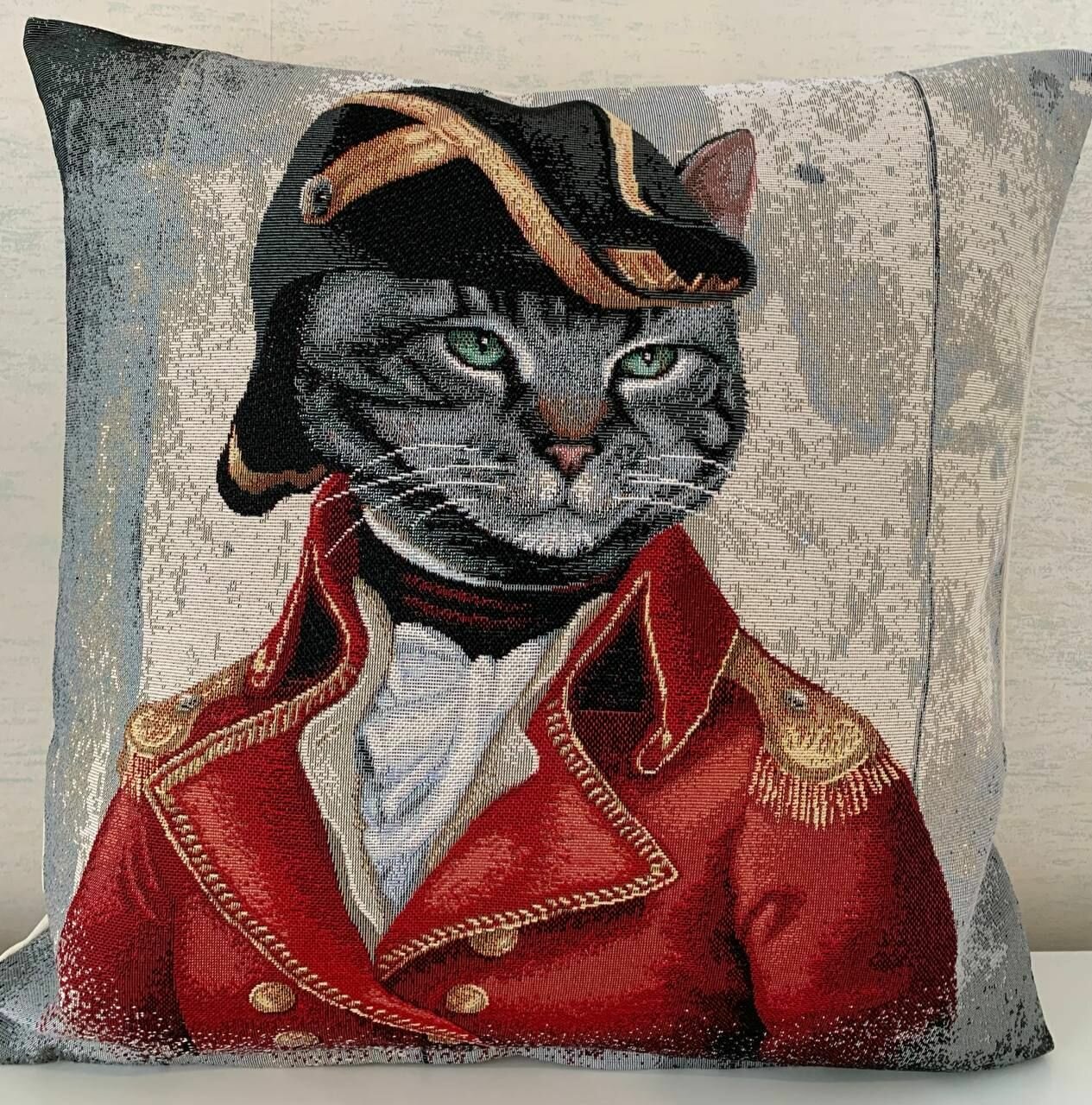 Гобелен, декоративная гобеленовая наволочка 43х43 см / " Кот Генерал" /Коты в исторических костюмах