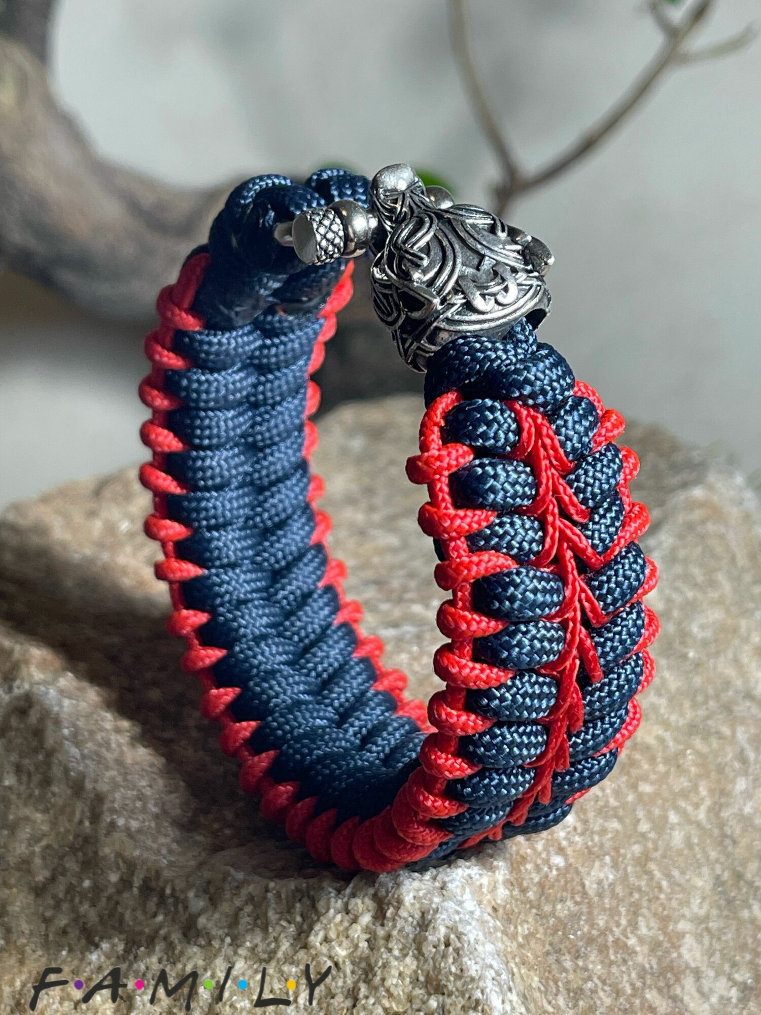 Плетеный браслет