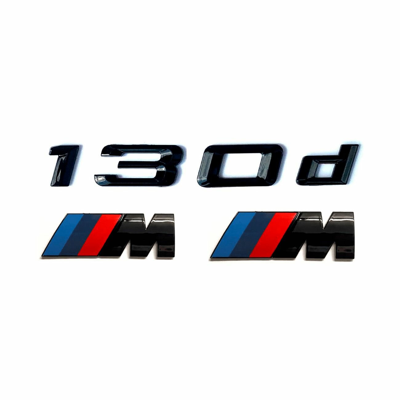 Комплект: шильдик на багажник 130 d для BMW 1 ой серии + 2 эмблемы на крыло M-performance черный глянец