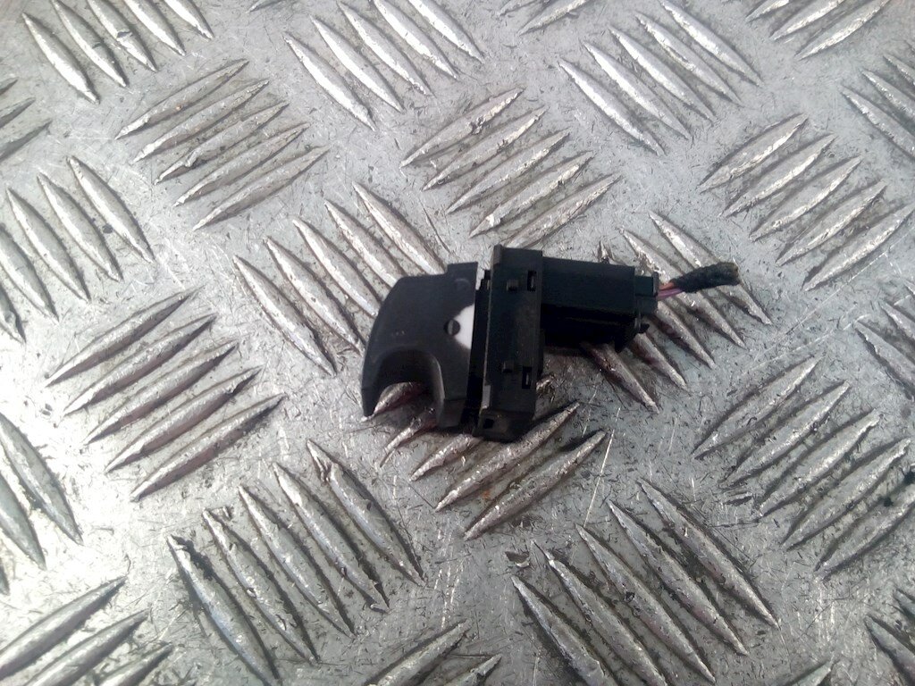Кнопка открытия лючка бензобака Volkswagen Touran 1 1T0959833A арт. 516257