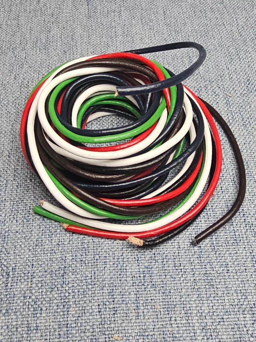 Кожаный шнур для плетения микс круглого сечения бренда "Кофанов" диаметром 2 мм, длина 5 метров