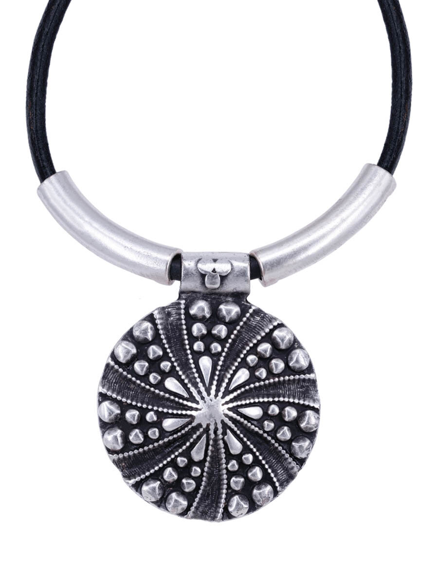 Колье, кожа