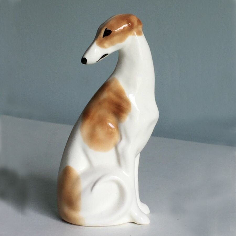 Фаянсовая скульптура Грейхаунд красно-пегий mini
