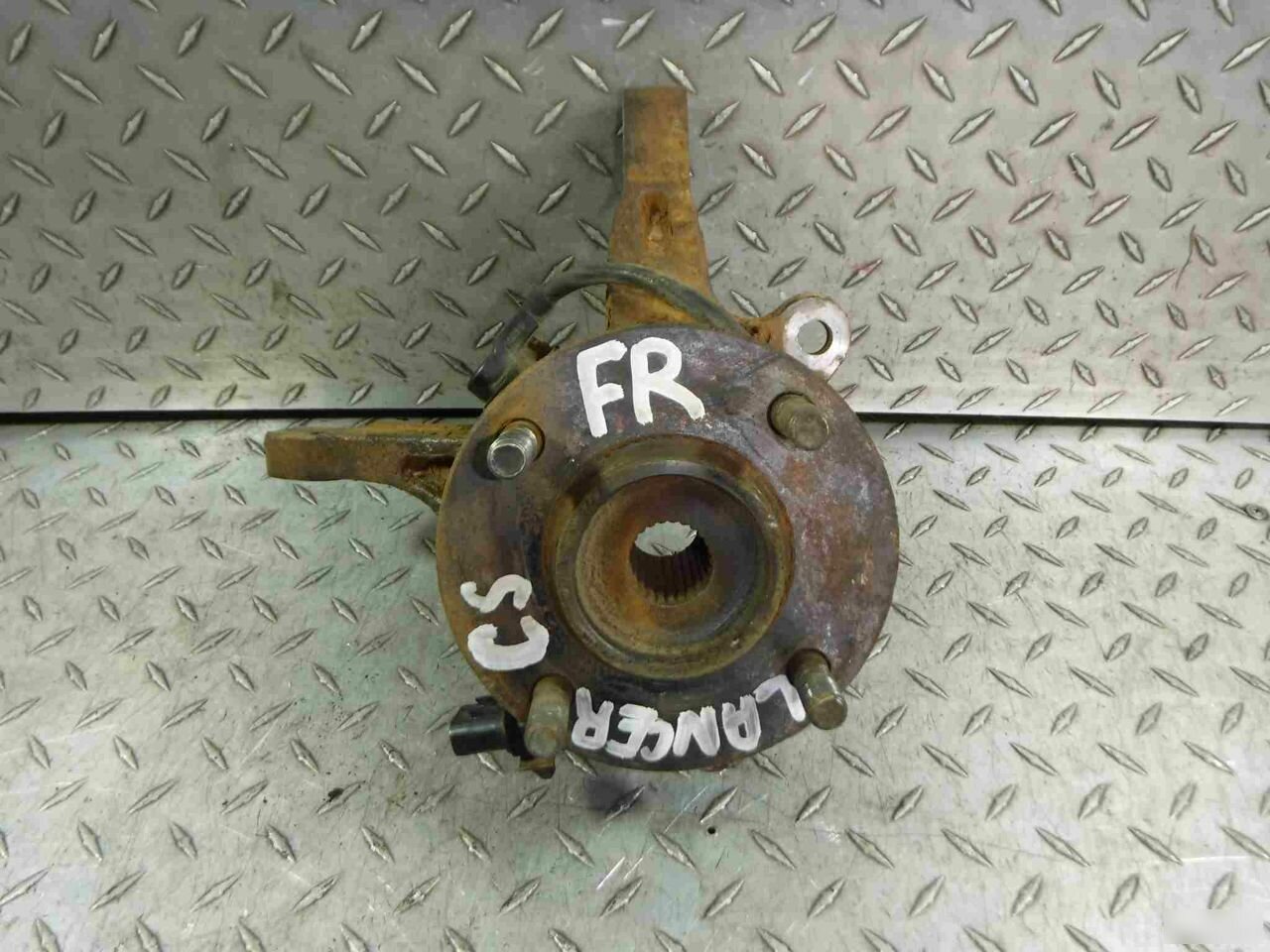 Кулак поворотный передний правый Mitsubishi Lancer IX (2000—2007) MR491322