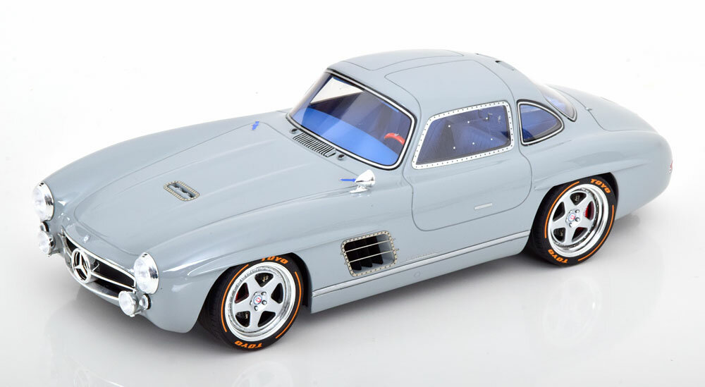 Модель коллекционная GT SPIRIT Mercedes s-klub gullwing 2019 light grey
