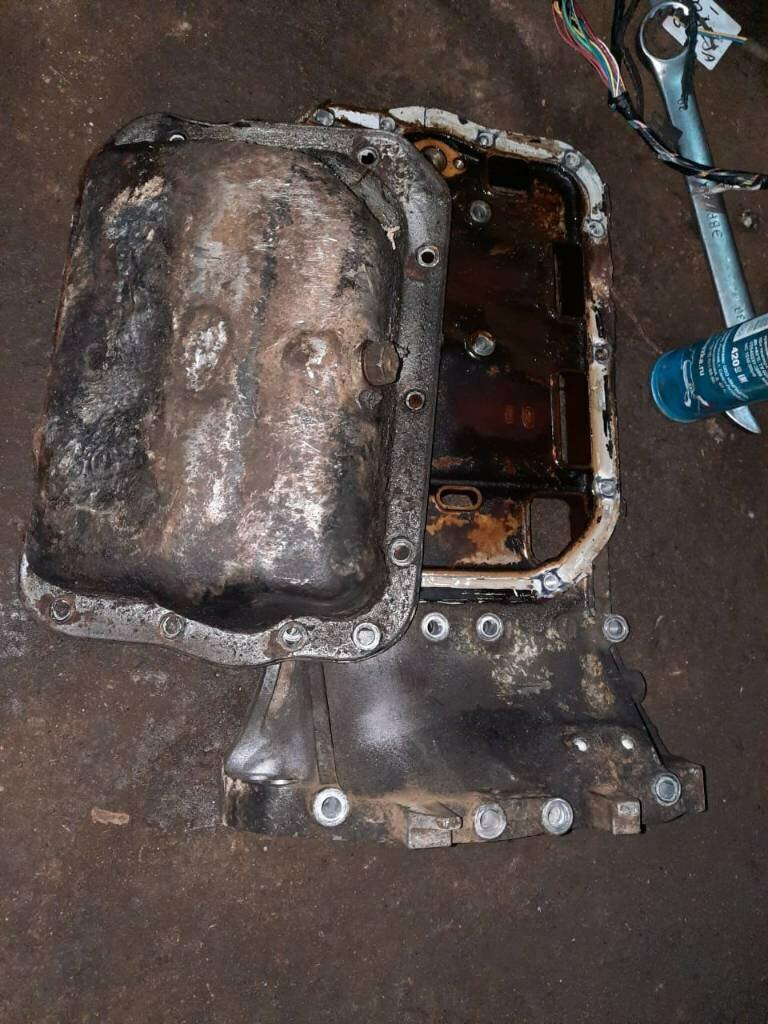 Масляный поддон Mazda Premacy 2001