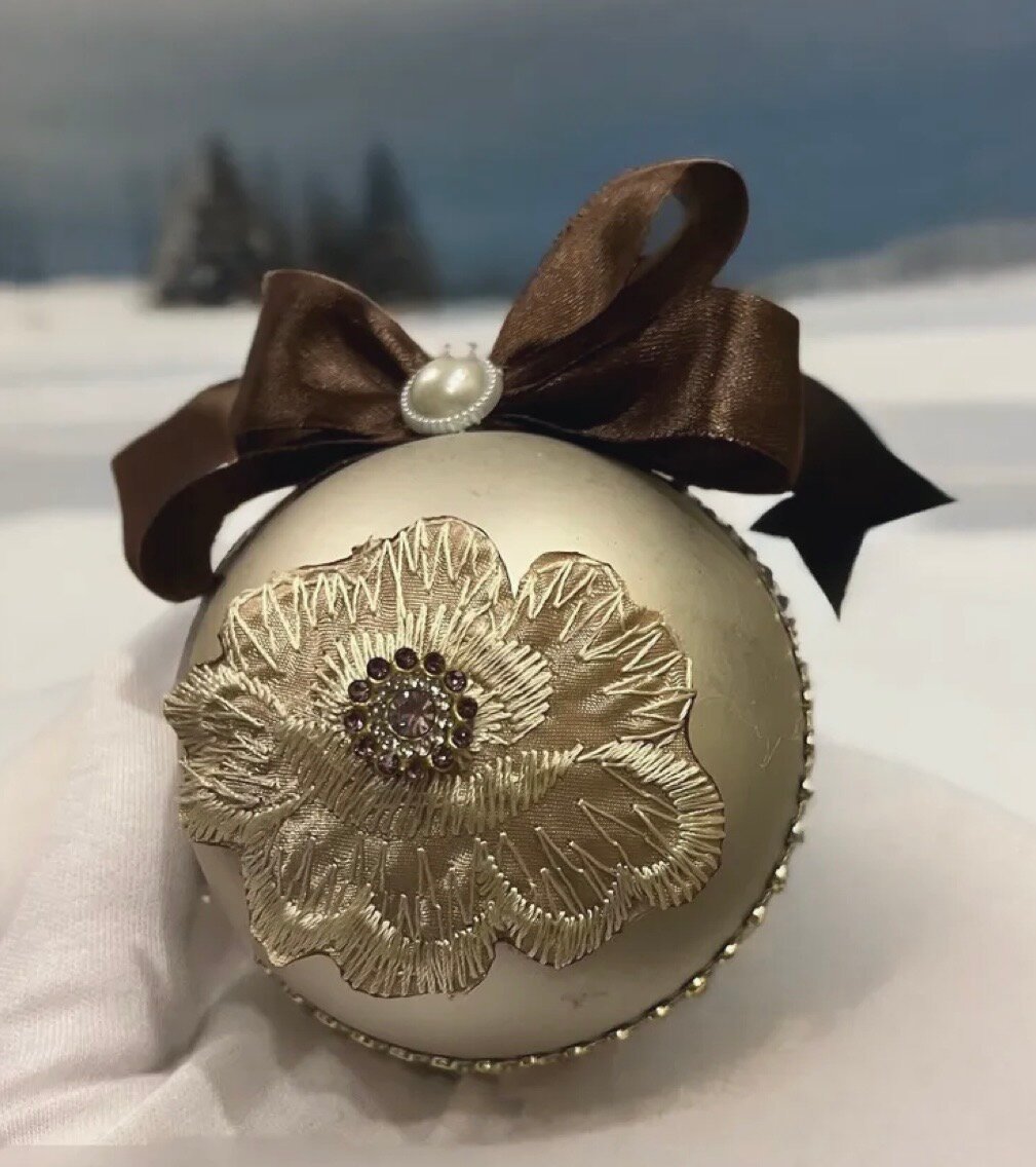 Новогодний шар ручной работы. Авторский дизайн. Диаметр 8 см