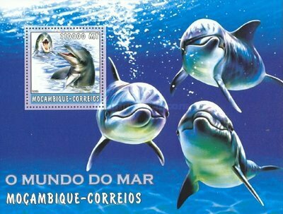 Почтовые марки Мозамбик 2002г. "Морская жизнь - дельфины" Дельфины MNH