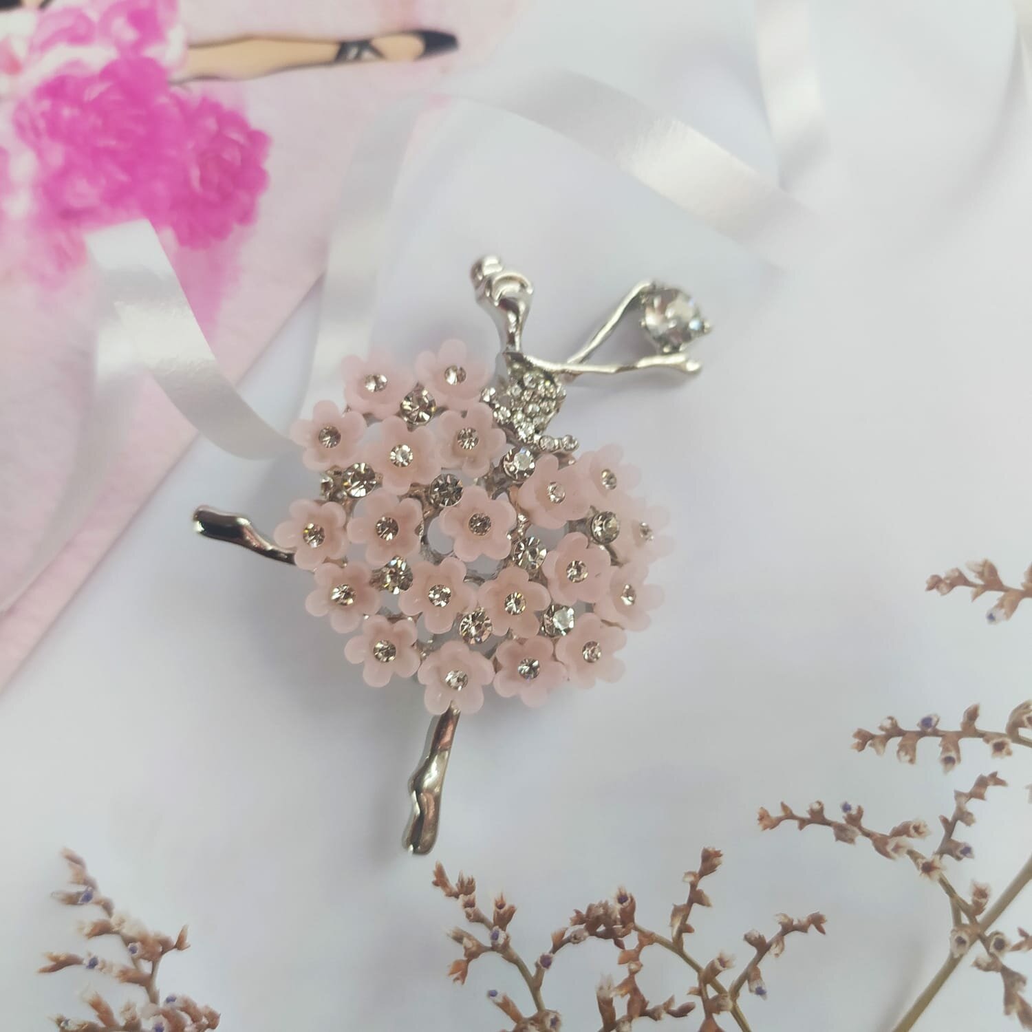 Брошь, стразы, пластик