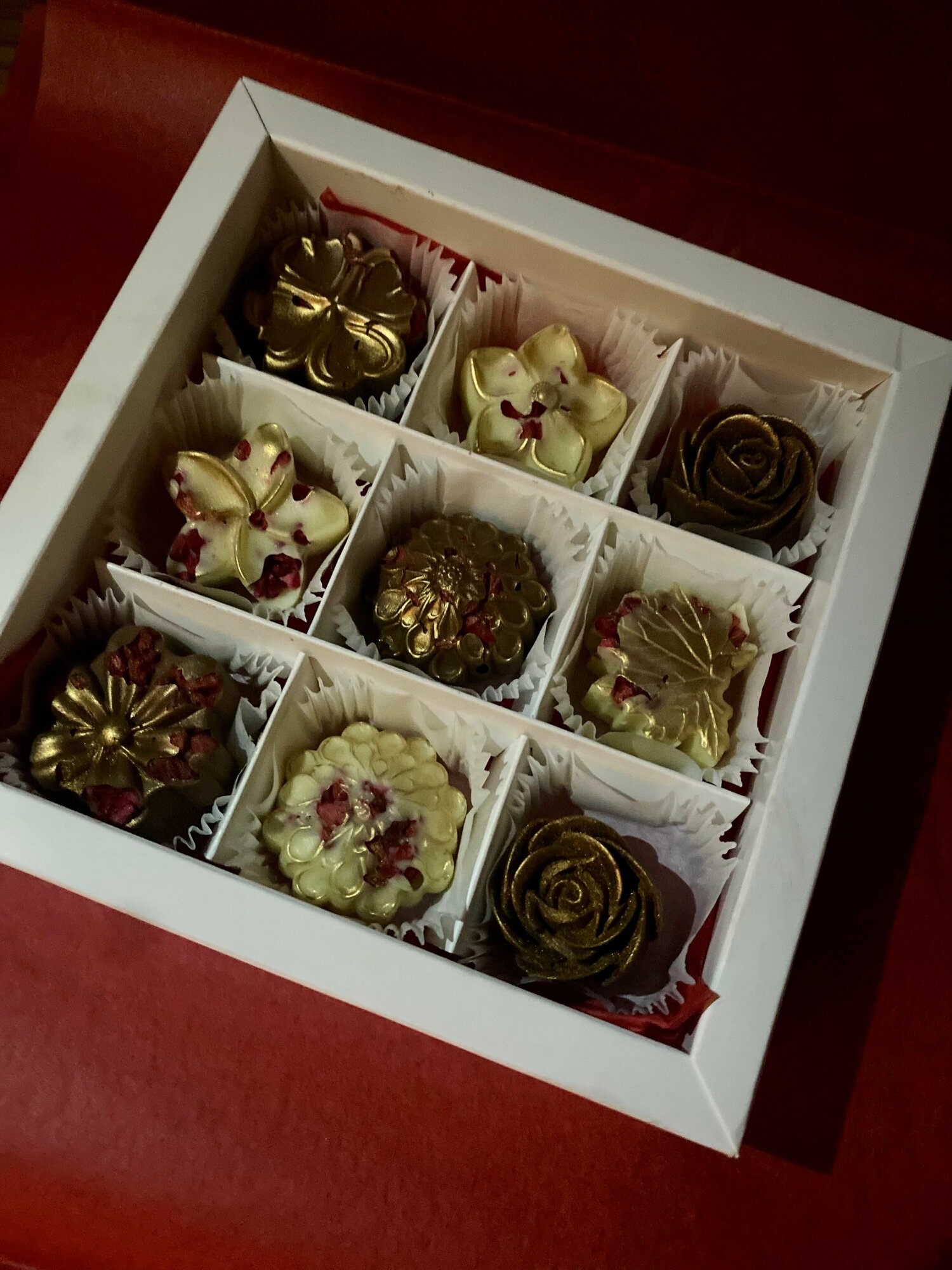 Шоколадный набор Шоколадим "Цветы", с малиной, ассорти, подарочный, 9 шт.