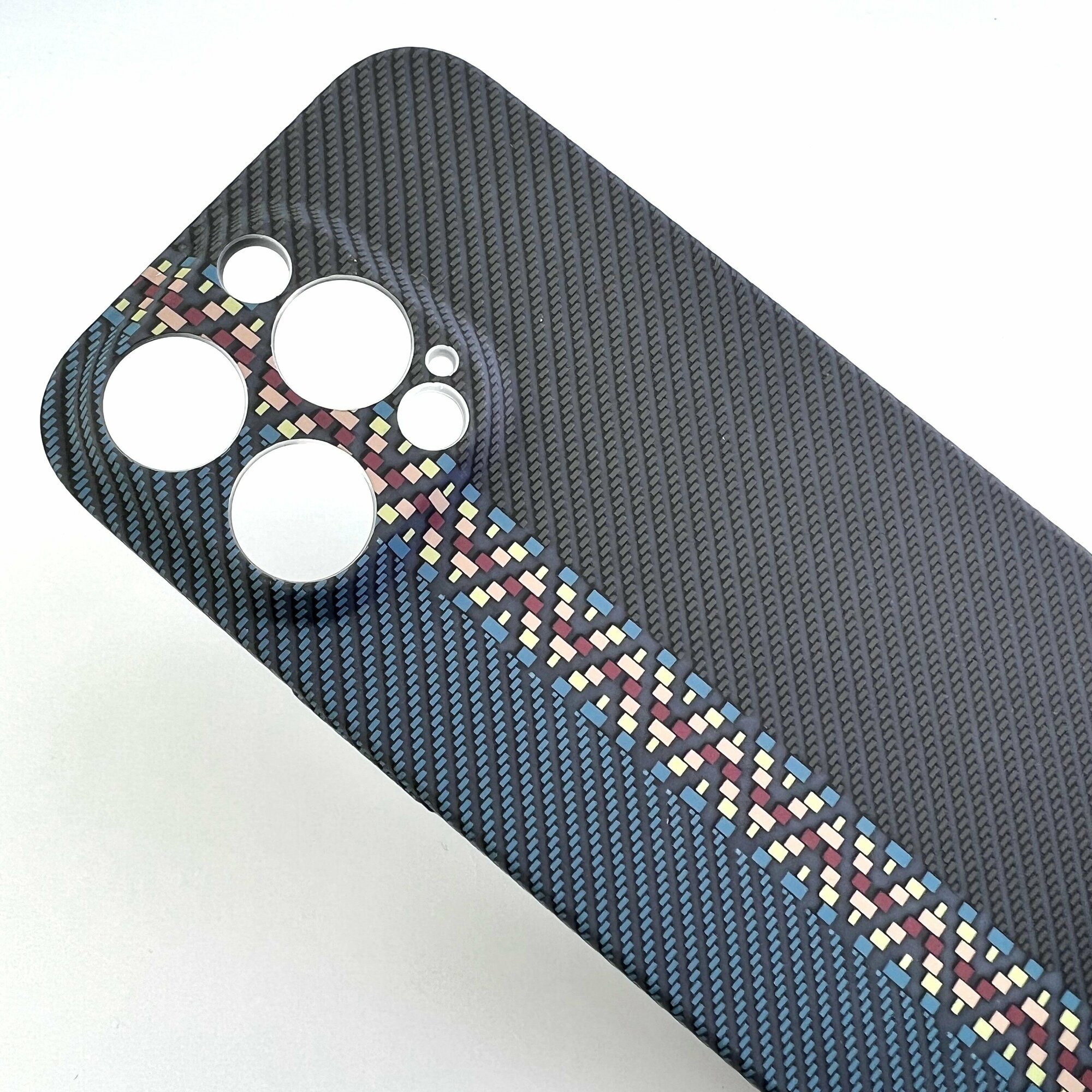 Чехол для Iphone 14 Pro из ударопрочного пластика под карбон Luxo