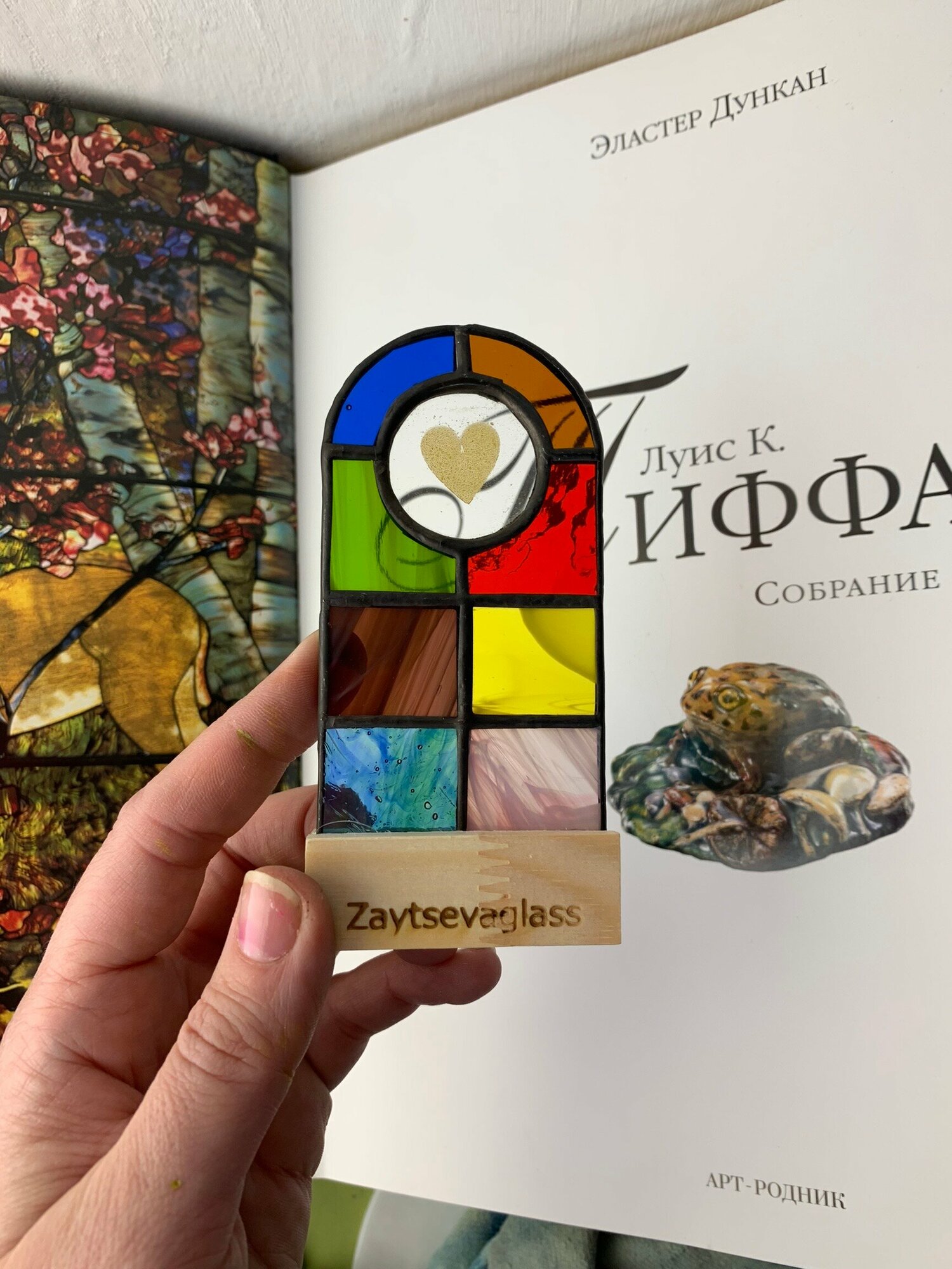 Витражный домик, церковь на подставке