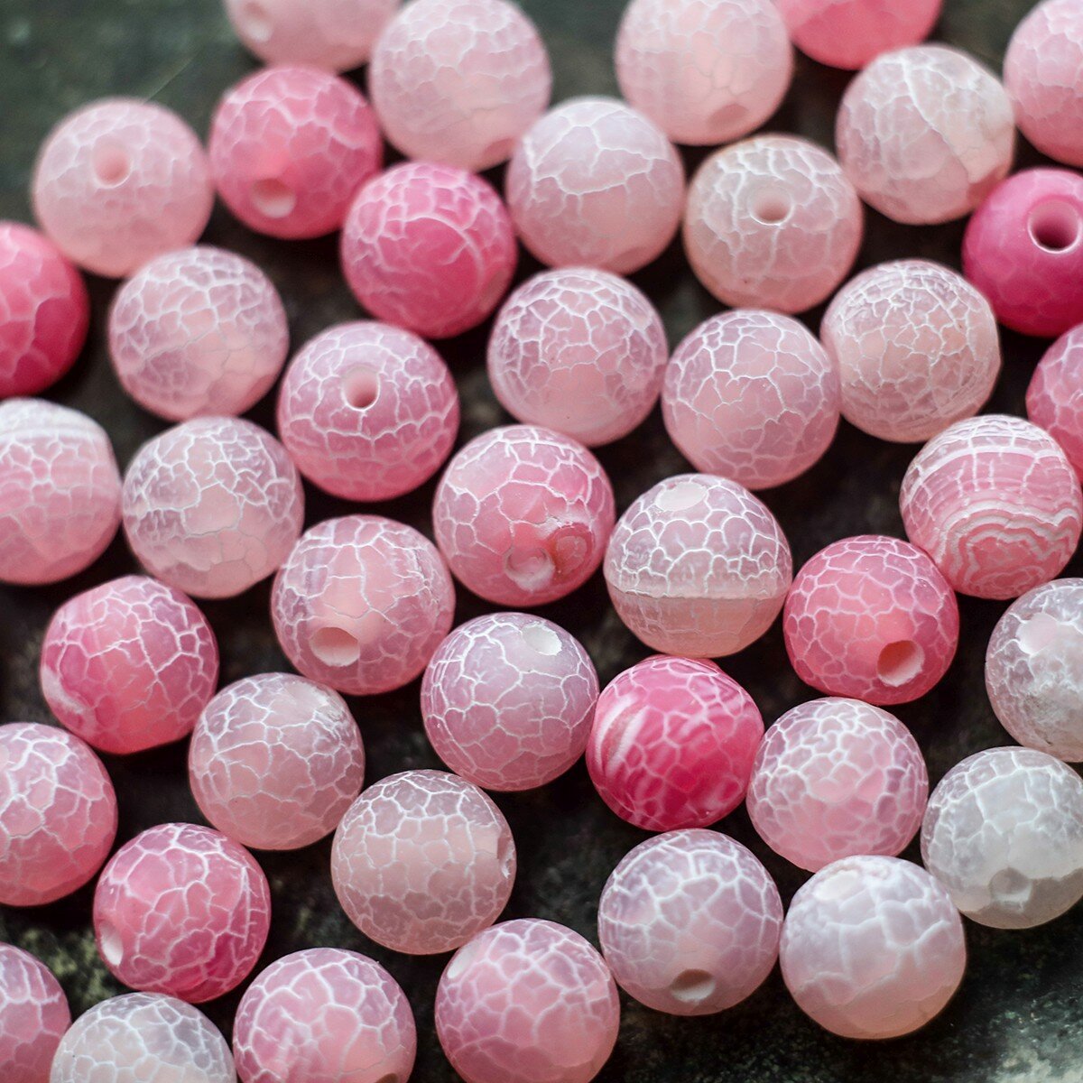 Агат морозный с трещинками 24 шт. / Бусины натуральные, цвет маджента, размер 8 мм