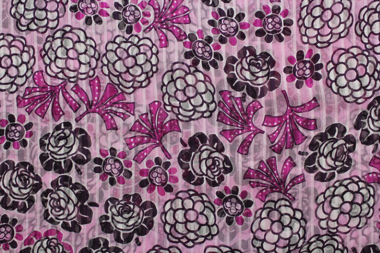 Ткань Шёлк-шифон цветочный узор в розовых, цикламеновых и баклажанных тонах и жаккардовой продольной полоской, ш136см, 0,5 м