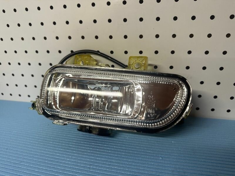 Фара противотуманная левая для MERCEDES ACTROS AXOR KAMAZ 5490