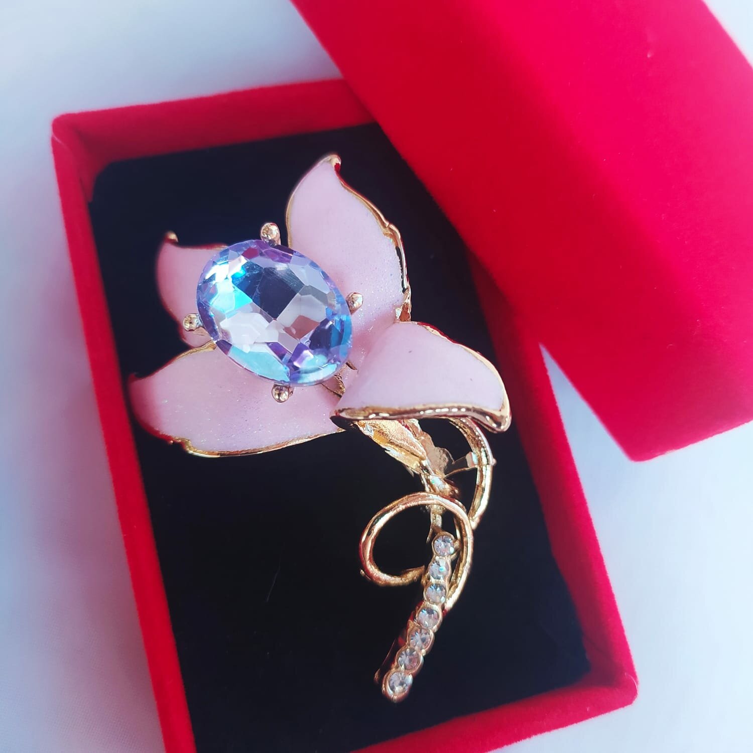 Брошь, эмаль, стразы