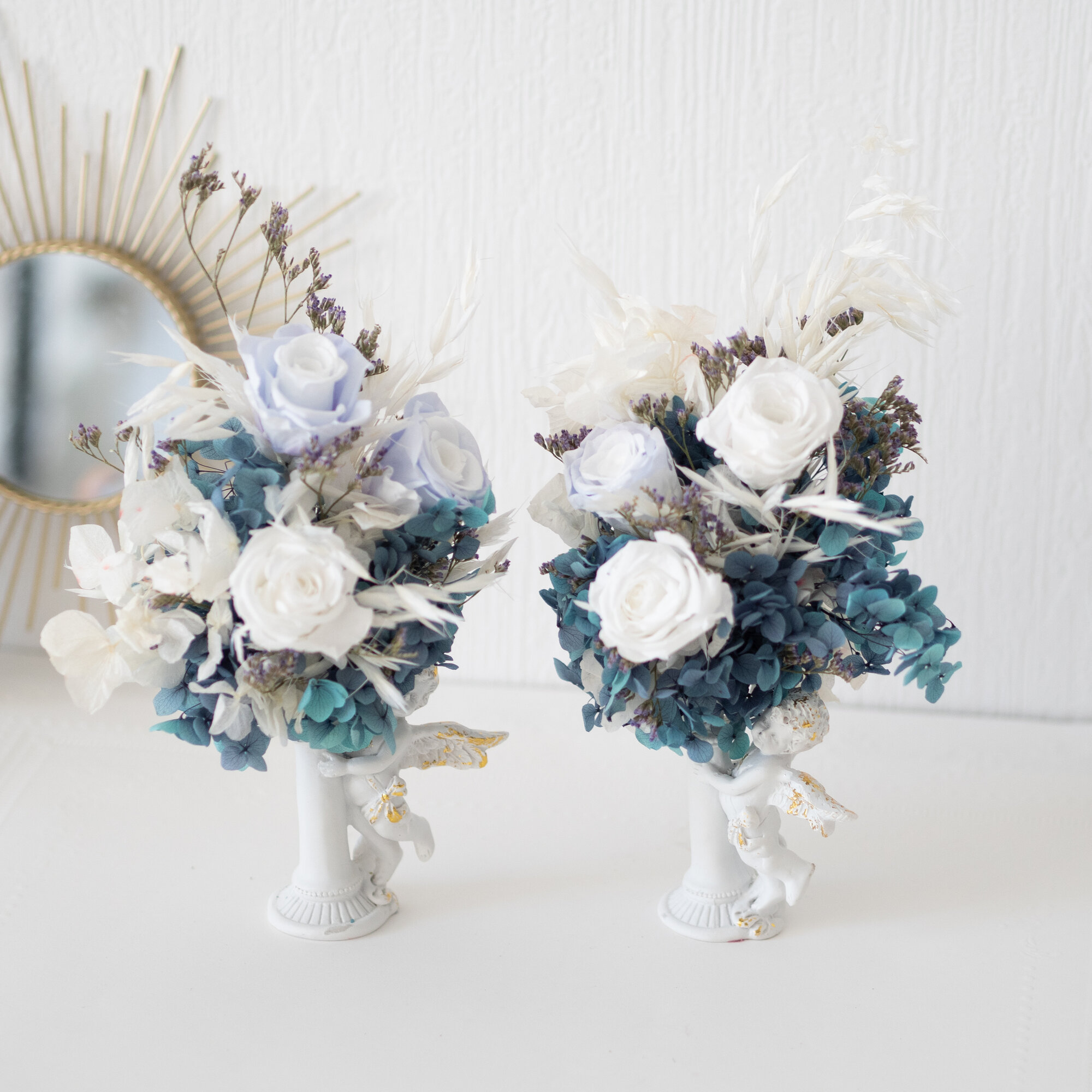 Интерьерная композиция подсвечники «Ангелы рядом» декорированные стабилизированными цветами, пара