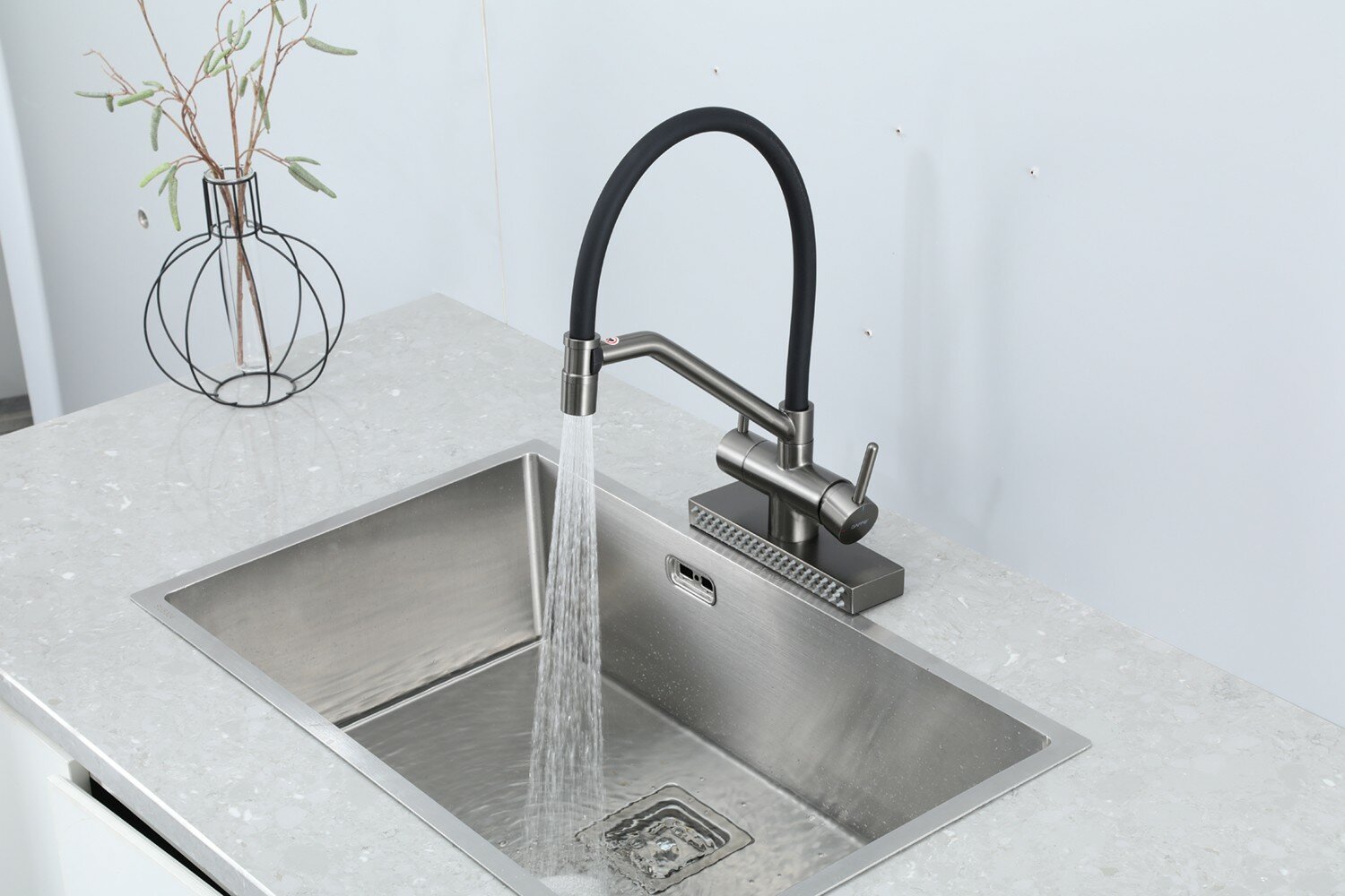 Смеситель для кухонной мойки Gappo G4098-9с гибким изливом и блоком водопад, оружейная сталь