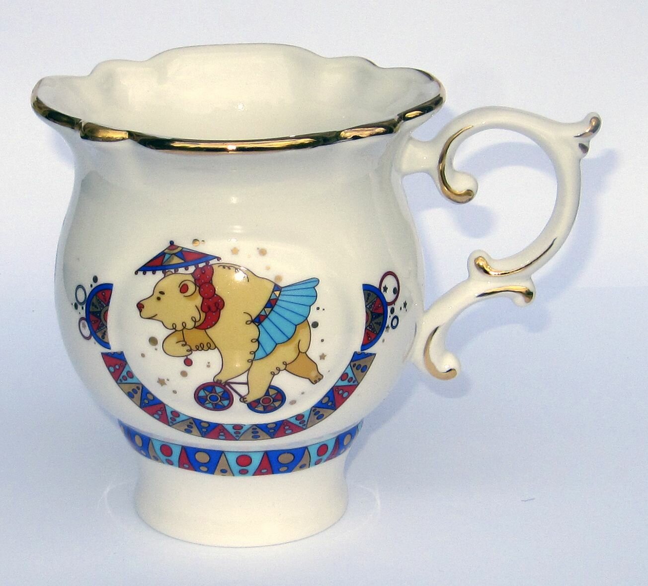 Чашка для чая фарфоровая Цирк (медведица и девушка с обручем). Авторская работа Россия.