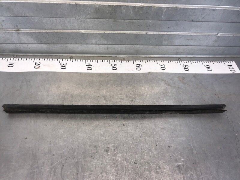 Бархотка Renault Logan LS 2004 перед. прав. (б/у) 6001548978