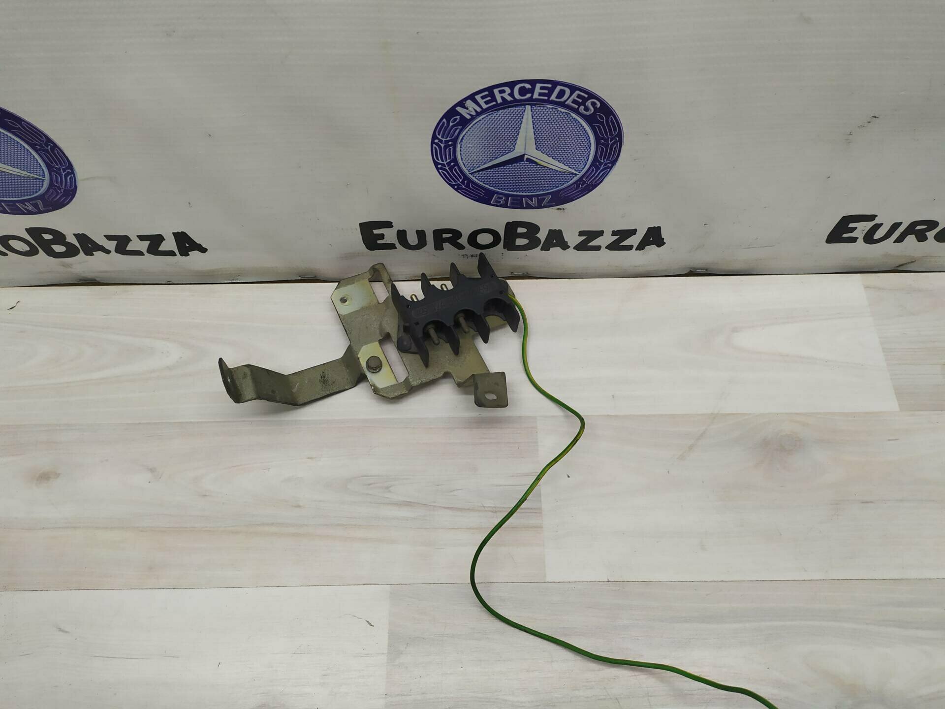 Соединительный блок проводки Mercedes W124 A1245401269