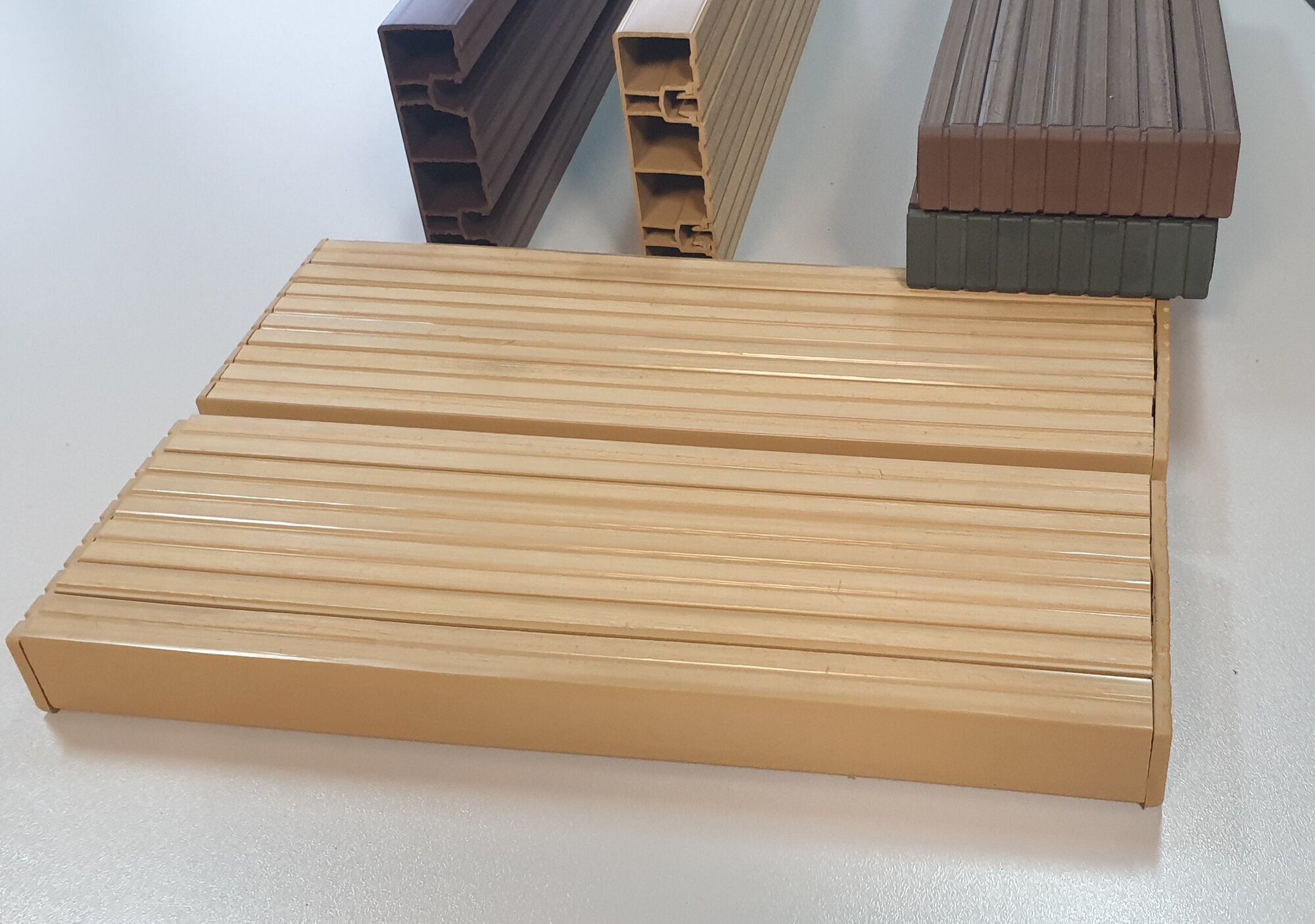 Ступени ПВХ огнеупорные с металлическими усилениями, влагостойкие