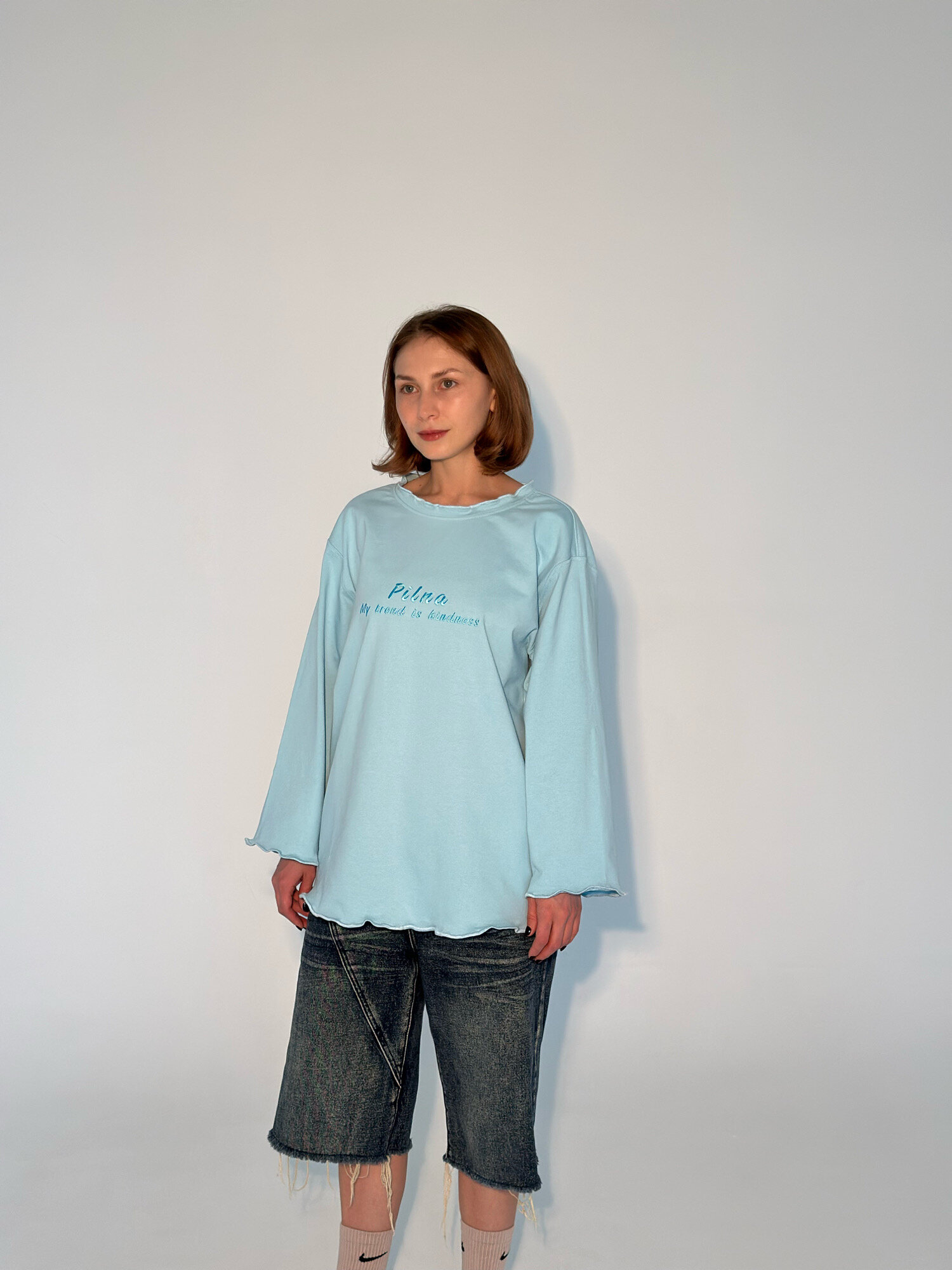 Лонгслив  Pilna "My trend is kindness", с вышивкой, хлопок 100%, оверсайз, голубой, XL