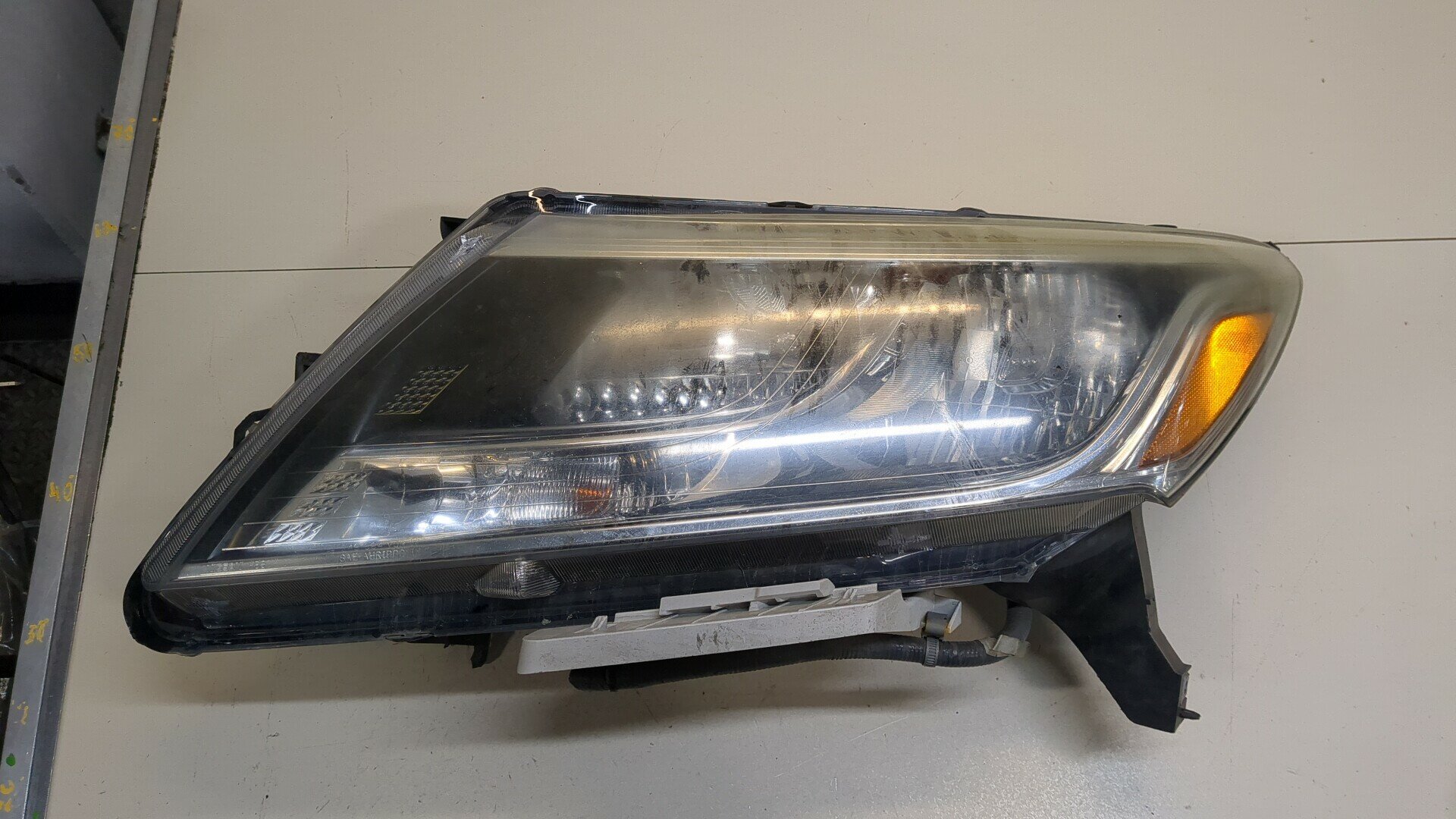 Фара (передняя) левая Nissan Pathfinder Б/У