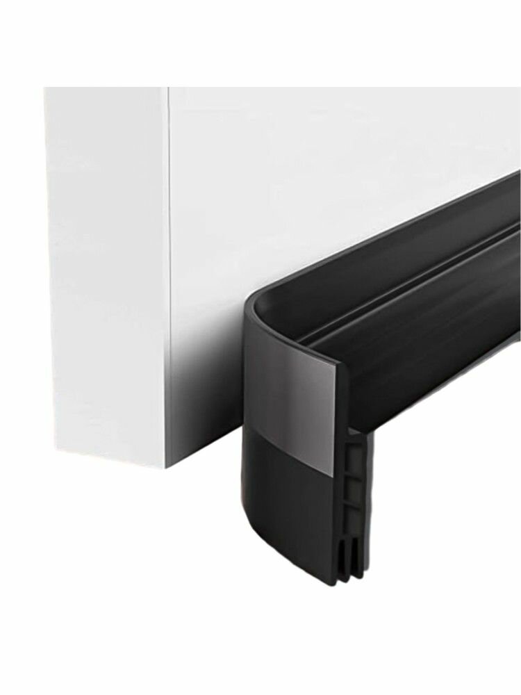 Уплотняющее устройство двери для защиты от ветра