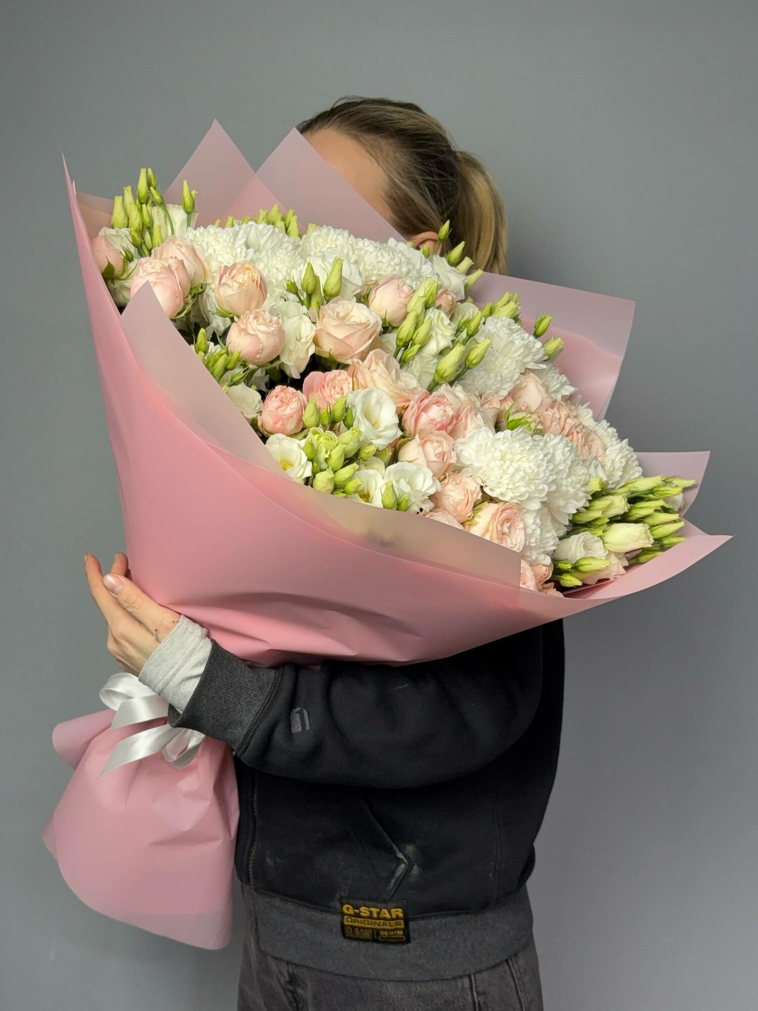 FRESH FLORA Сладкий Сон: розы, хризантемы, эустома – купить двухцветный букет с доставкой