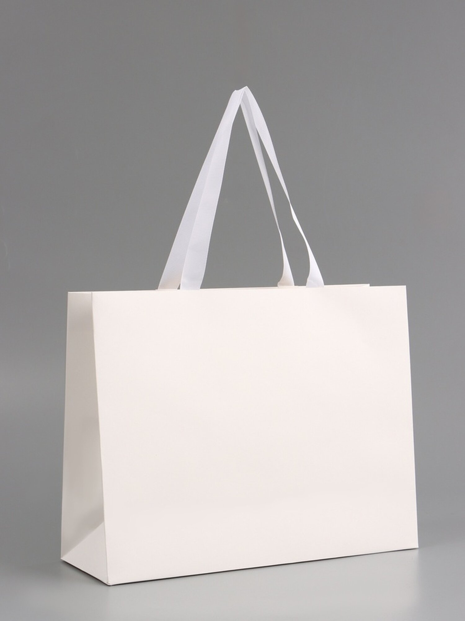 Пакет подарочный "Белый", 32 х 25 х 11 см 10919592