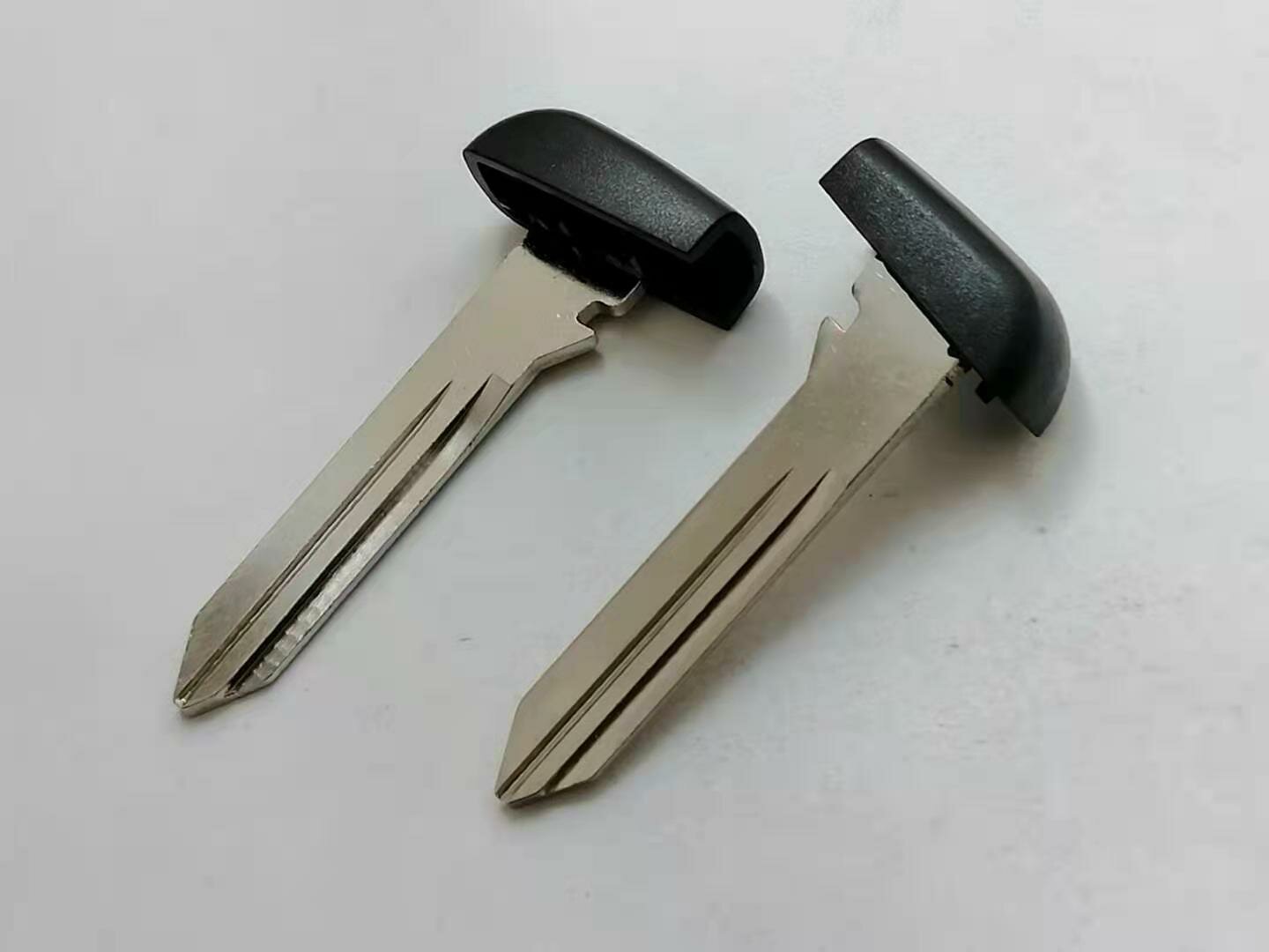 Вставка лезвие смарт ключа Chrysler 300с голова пластик чёрный