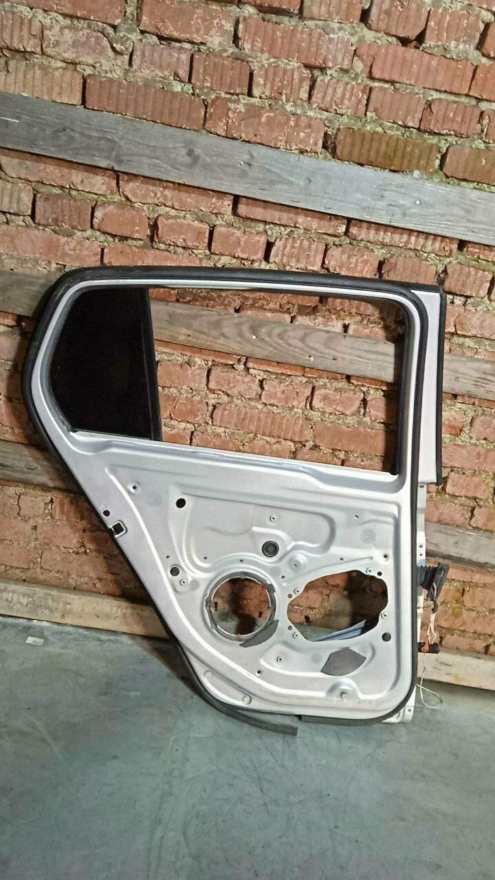 Дверь задняя левая Volkswagen Golf 5 (2003 - 2009)
