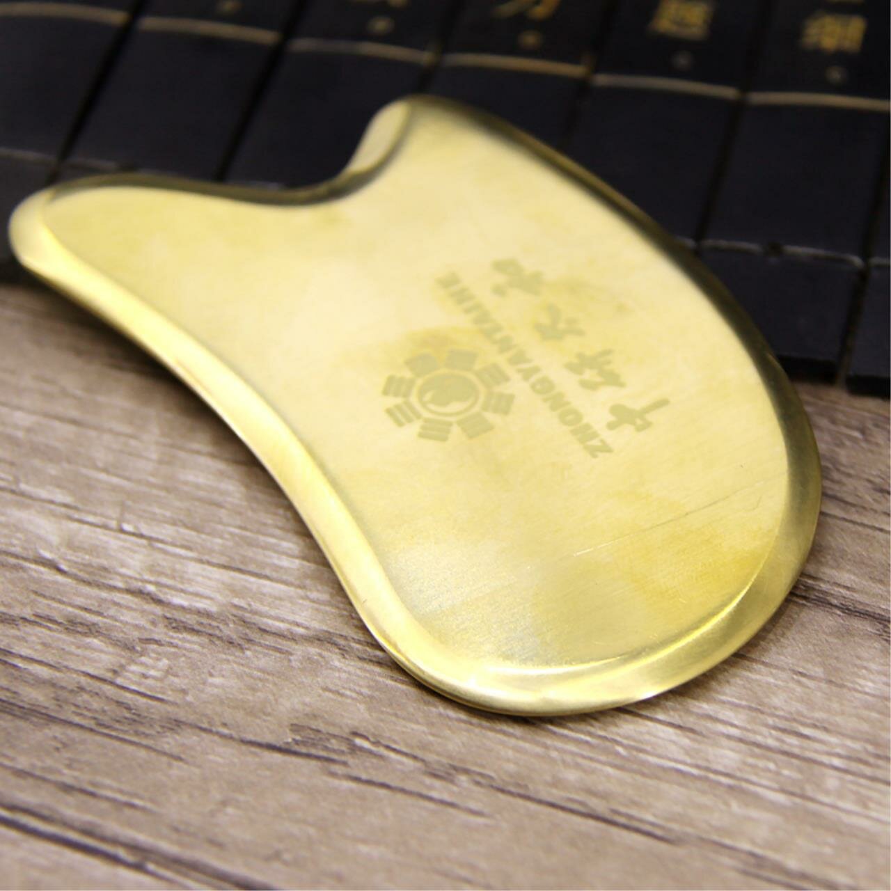 Скребок Гуаша Сердечко (широкое) из меди 11см для лица и зоны декольте