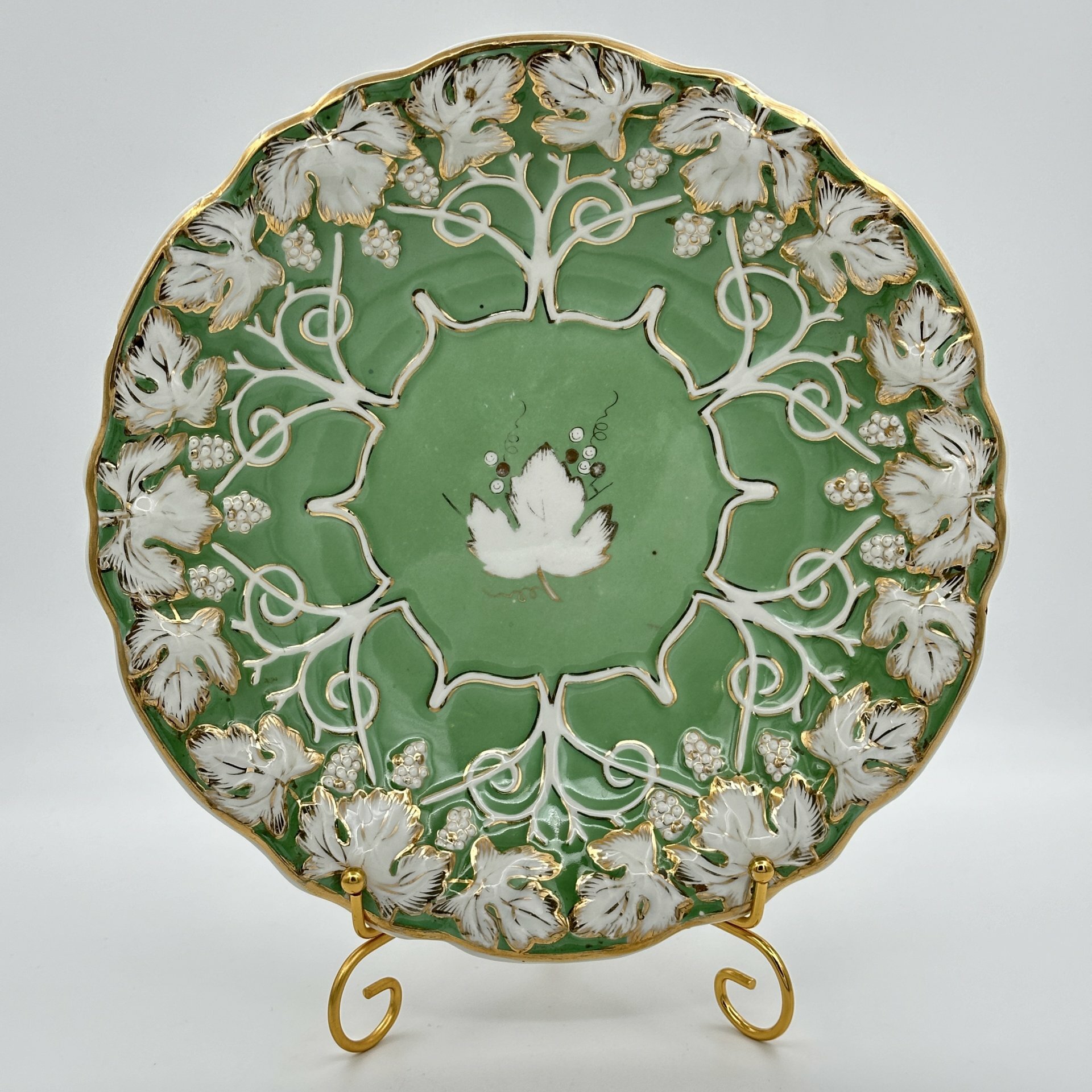 Блюдо сервировочное "Виноград", фарфор, крытье, золоочение