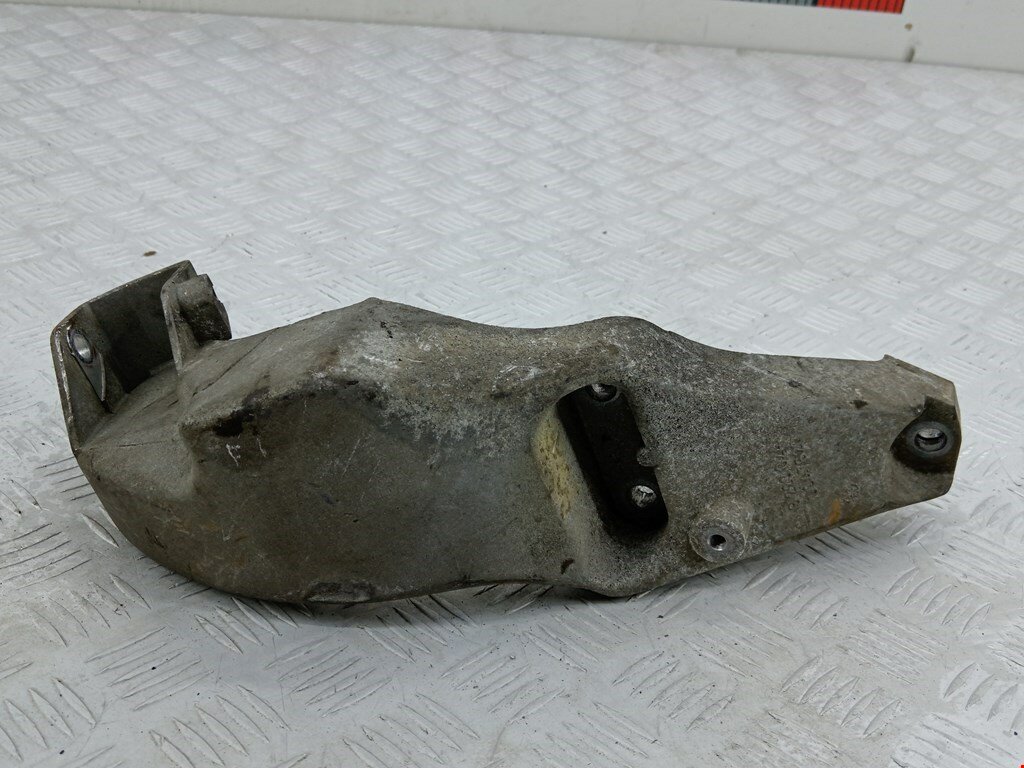 Кронштейн (крепление лапа) двигателя Opel Vectra B 24449617 арт. 1921570